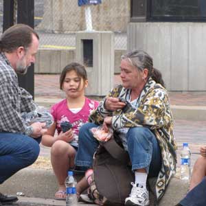 against global hunger global volunteer feeding the homeless in oklahoma ...